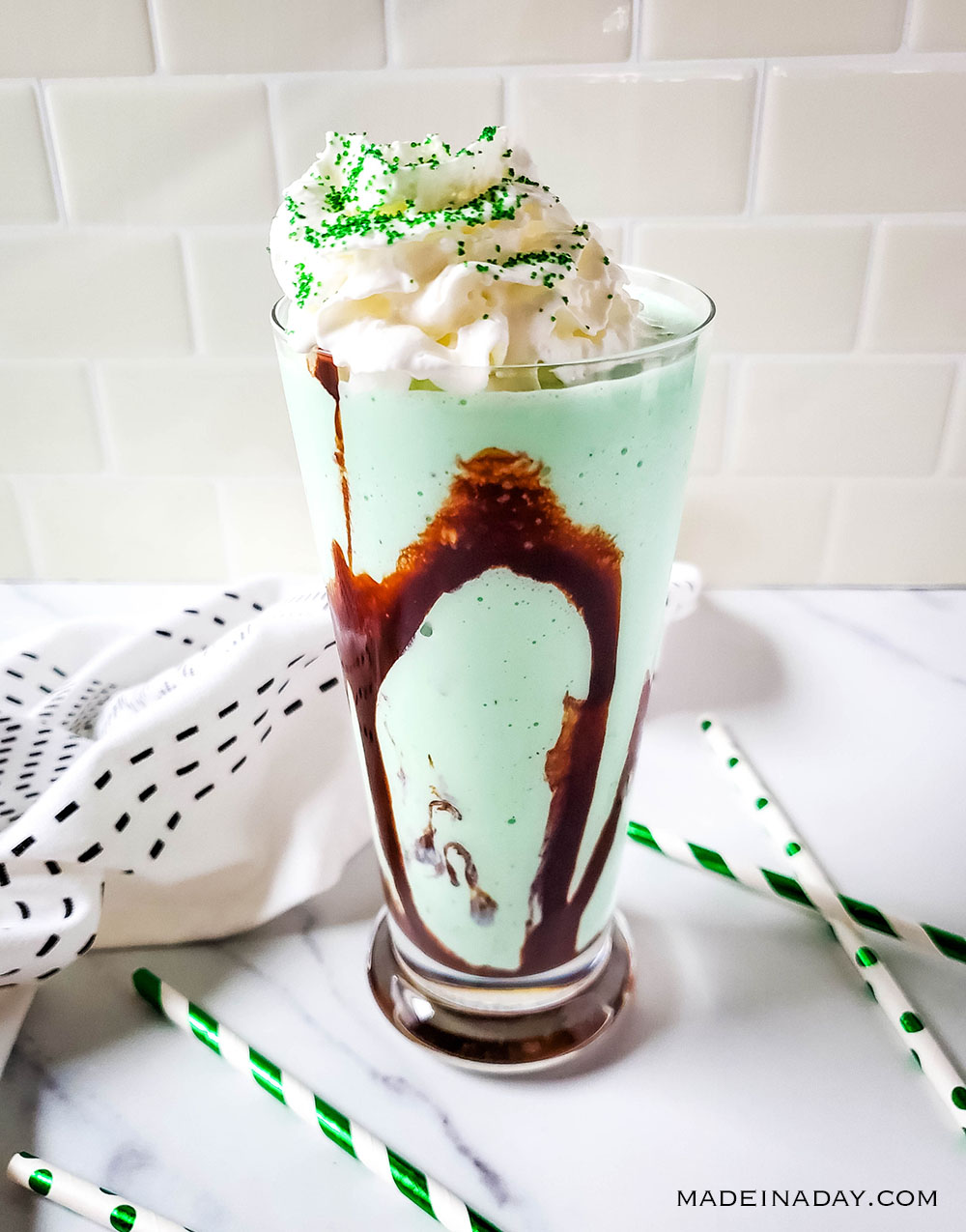 Chocolate Mint Milkshake (Shamrock Shake Copycat)